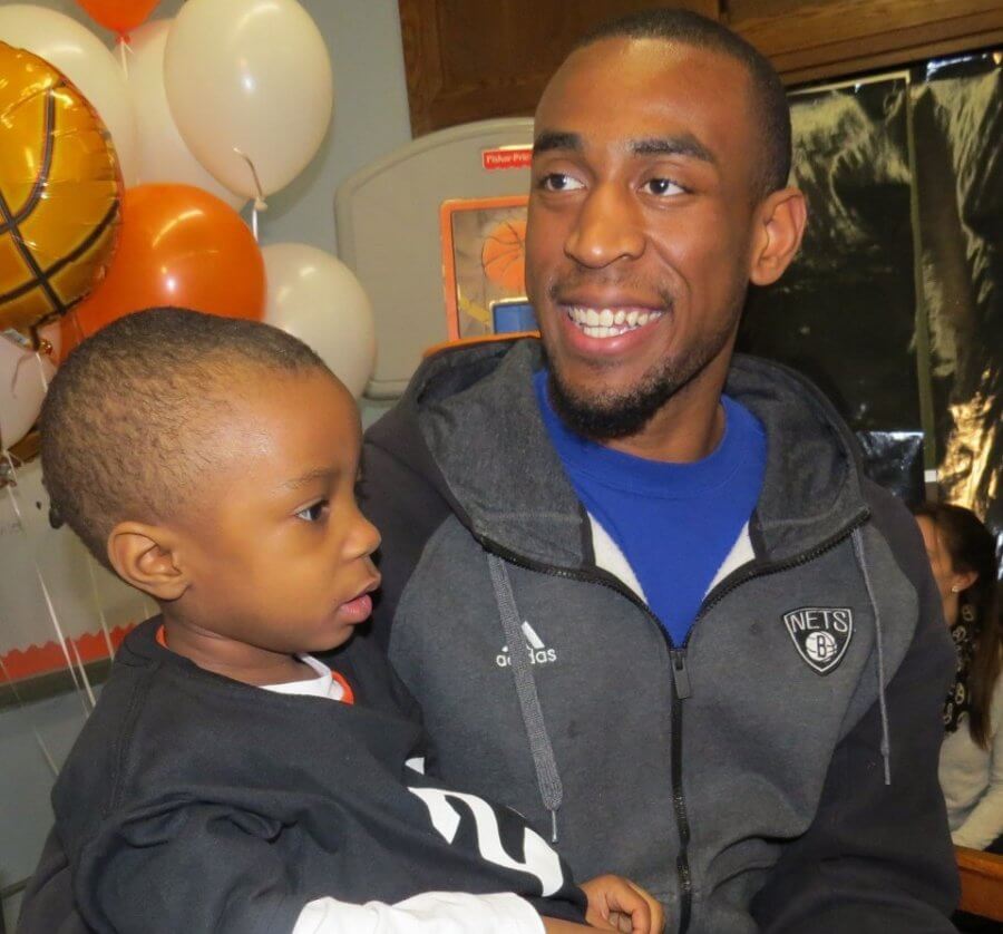 Markel Brown does some good off the court in visit to Greenpoint ...